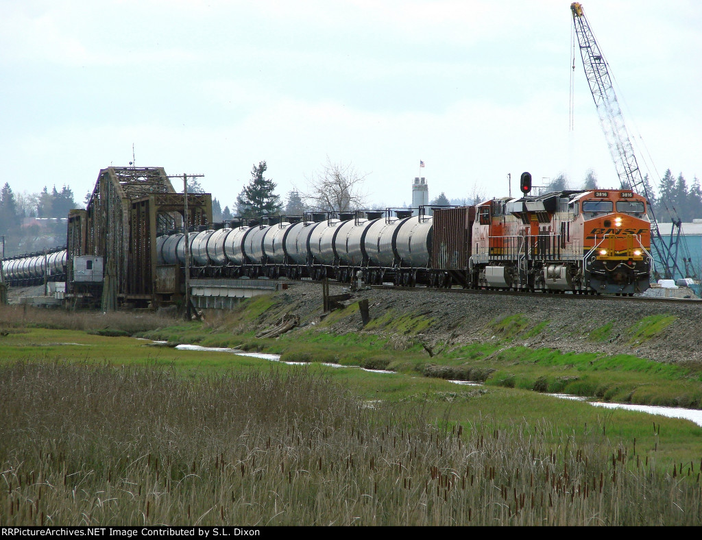 BNSF 3816 North at Bridge 37.8